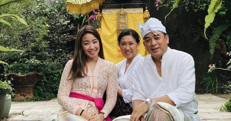 7 Fakta Keluarga Dita Karang, Keturunan Bangsawan Bali | Popmama.com